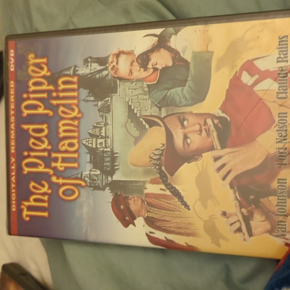 Digiview | Media | The Pied Piper Of Hamelin | Poshmark